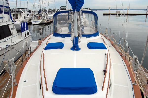 1983 Endeavour 40 Center Cockpit - new eng | Boat for Sale in New York ...